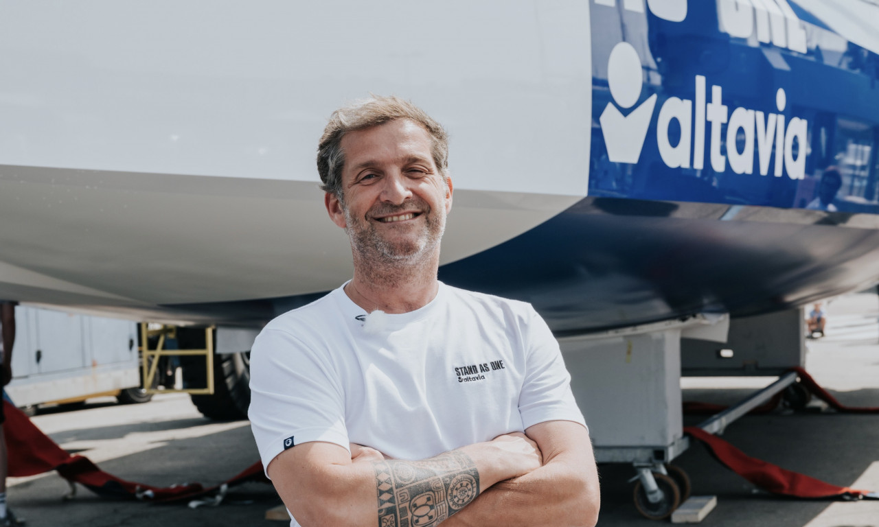 ÉRIC BELLION STAND AS ONE neue IMOCA