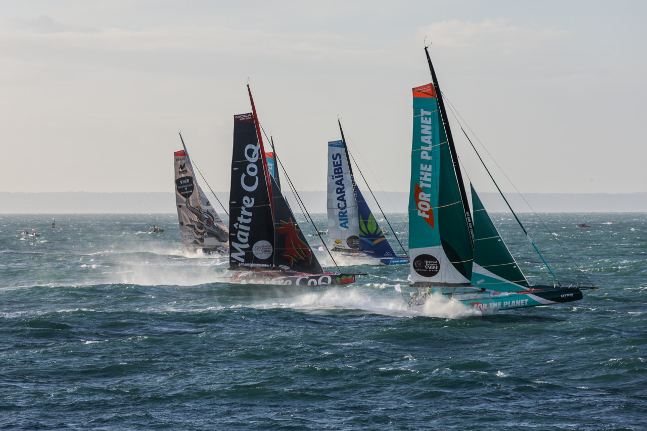 REPLAY - Good start for the IMOCA fleet