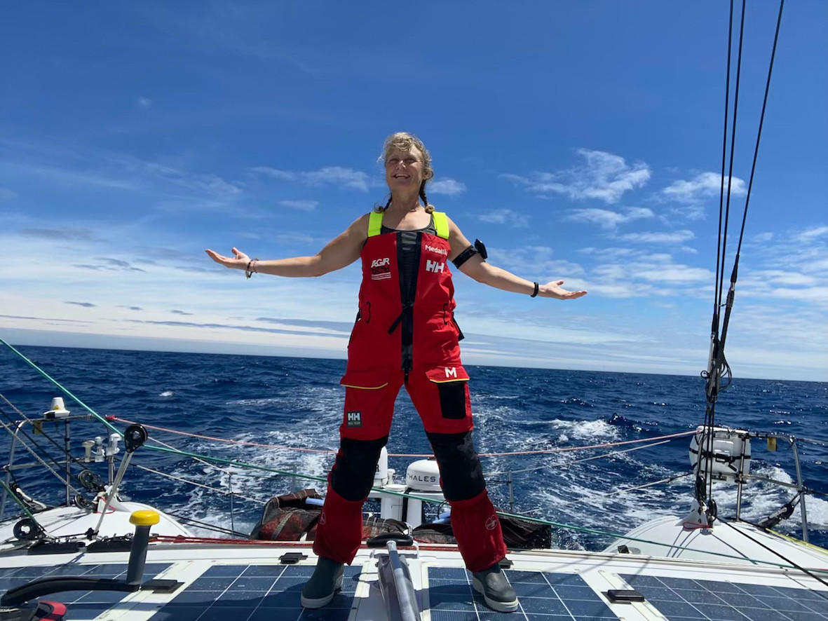 Sailing around the world while remaining self-sufficient